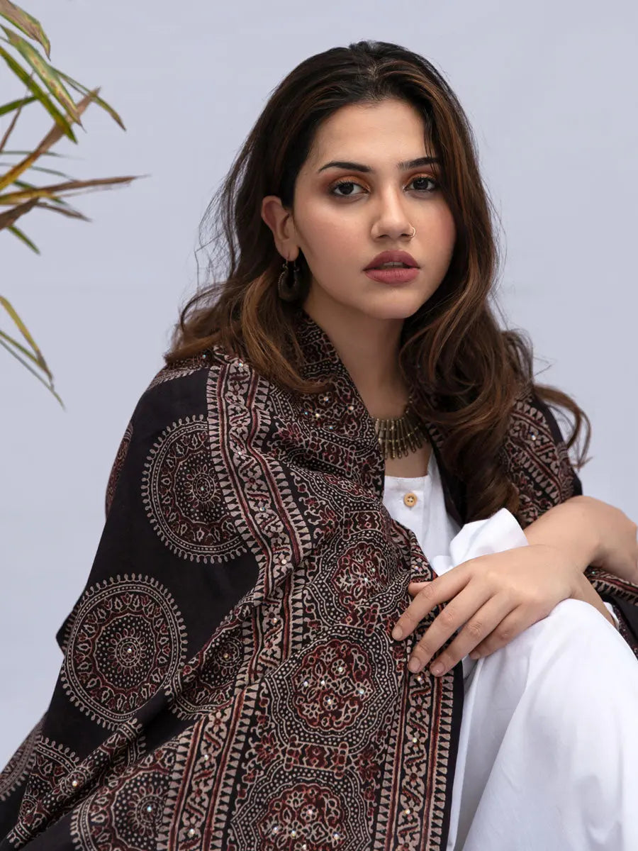 Ulfat Ajrak Chaadar (Black & Burgandy)– TASSUR